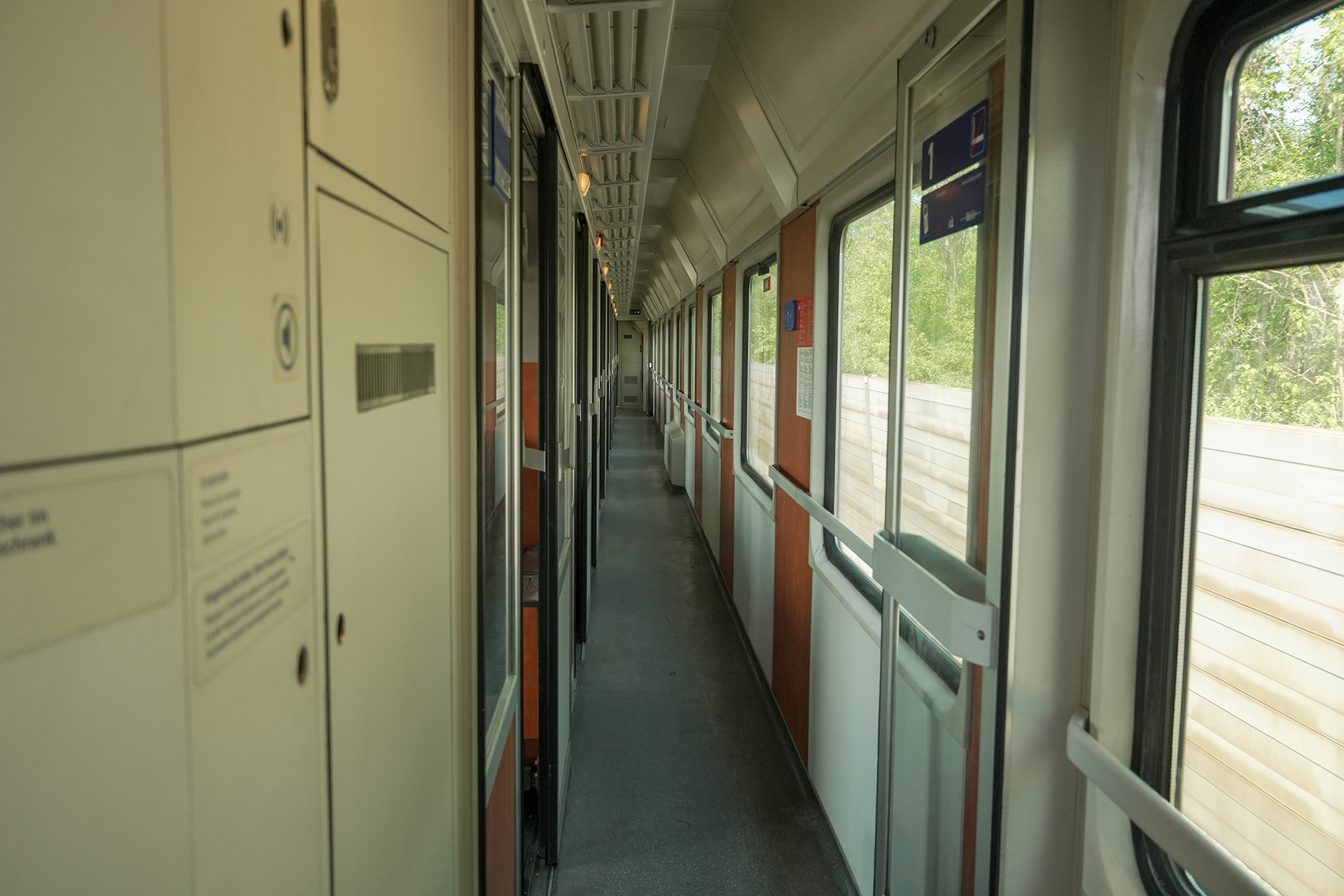 【車両紹介】ÖBB Amz73＜1等車コンパートメント＞｜オーストリア鉄道ラボ